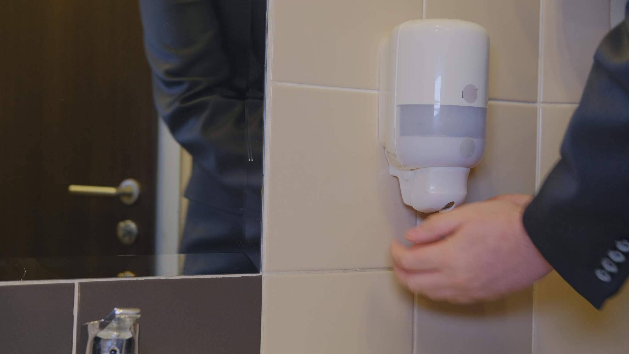 The Ultimate Guide to the Different Types of Soap Dispensers | Trendzzzone